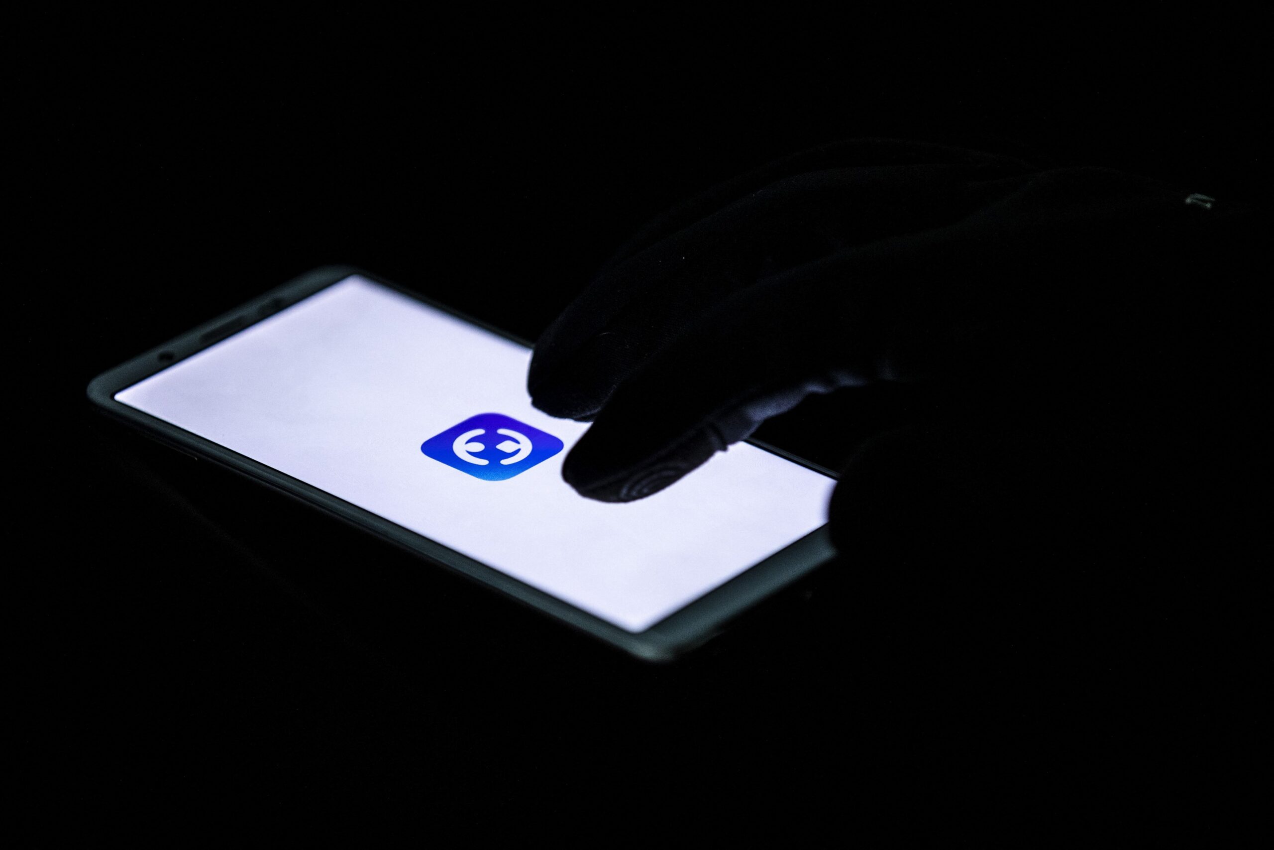 ToTok, Baz and Others: UAE and KSA Promote Unsafe Communication Apps - SMEX